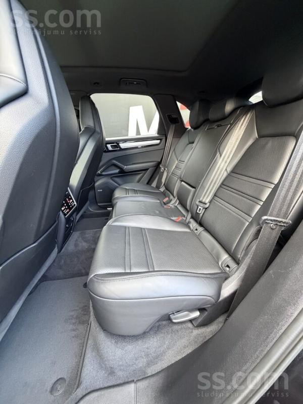 Black Porsche Cayenne 2018 in Riga, with an engine capacity of 3.00 L and mileage of 100 thousand km for 42990 €, photo 8 on AUTOMOTO.COM.LV