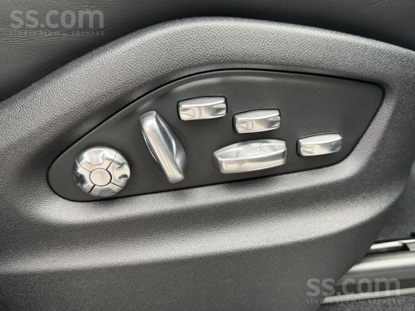 Black Porsche Cayenne 2018 in Riga, with an engine capacity of 3.00 L and mileage of 100 thousand km for 42990 €, photo 10 on AUTOMOTO.COM.LV