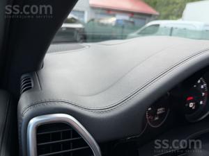 Черный Порше Каен 2018 в Рига, объемом двигателя 3.00 л и пробегом 100 тыс. км за 42990 €, фото 12 на AUTOMOTO.COM.LV