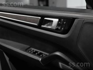 Melns Porsche Cayenne 2018 Rīga, ar dzinēja tilpumu 3.00 L un nobraukumu 163 tūkst. km par 46000 €, foto 33 vietnē AUTOMOTO.COM.LV