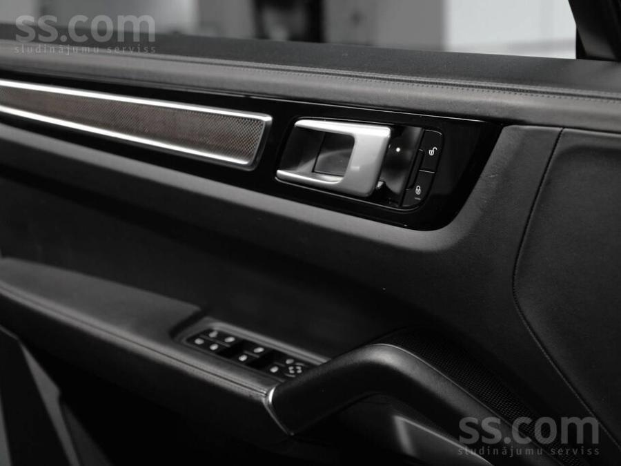 Melns Porsche Cayenne 2018 Rīga, ar dzinēja tilpumu 3.00 L un nobraukumu 163 tūkst. km par 46000 €, foto 33 vietnē AUTOMOTO.COM.LV