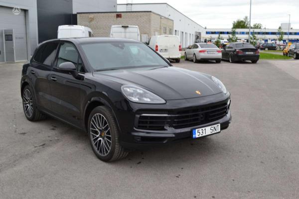 Black Porsche Cayenne 2018 in Parnu, with an engine capacity of 2.89 L and mileage of 196 thousand km for 36900 €, photo 2 on AUTOMOTO.COM.LV