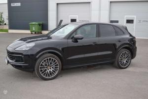 Black Porsche Cayenne 2018 in Parnu, with an engine capacity of 2.89 L and mileage of 196 thousand km for 36900 €, photo 4 on AUTOMOTO.COM.LV