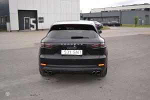 Black Porsche Cayenne 2018 in Parnu, with an engine capacity of 2.89 L and mileage of 196 thousand km for 36900 €, photo 7 on AUTOMOTO.COM.LV