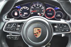 Black Porsche Cayenne 2018 in Parnu, with an engine capacity of 2.89 L and mileage of 196 thousand km for 36900 €, photo 9 on AUTOMOTO.COM.LV