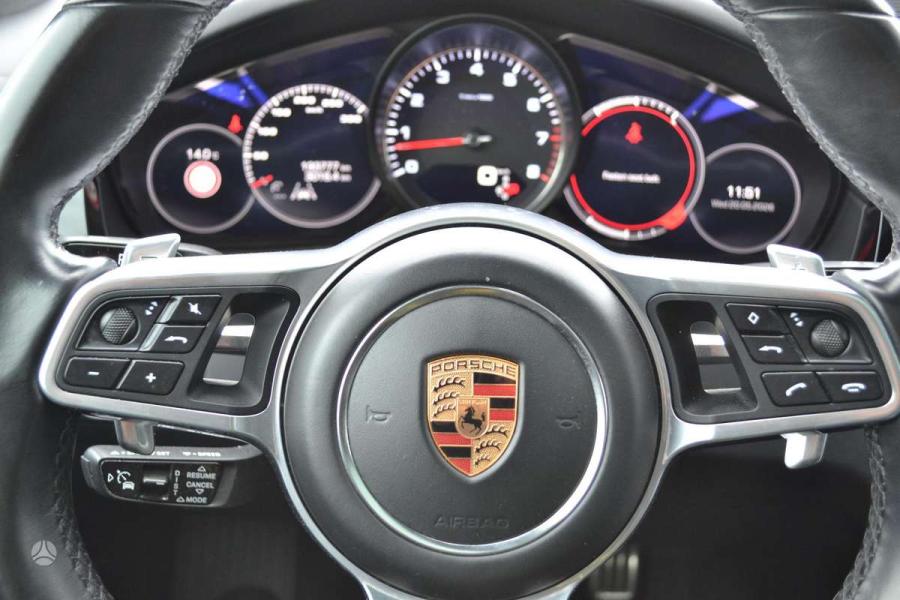 Black Porsche Cayenne 2018 in Parnu, with an engine capacity of 2.89 L and mileage of 196 thousand km for 36900 €, photo 9 on AUTOMOTO.COM.LV