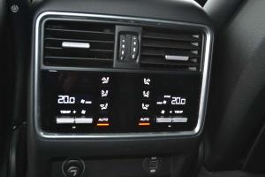 Black Porsche Cayenne 2018 in Parnu, with an engine capacity of 2.89 L and mileage of 196 thousand km for 36900 €, photo 15 on AUTOMOTO.COM.LV