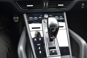 Black Porsche Cayenne 2018 in Parnu, with an engine capacity of 2.89 L and mileage of 196 thousand km for 36900 €, photo 16 on AUTOMOTO.COM.LV