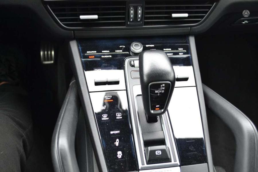 Black Porsche Cayenne 2018 in Parnu, with an engine capacity of 2.89 L and mileage of 196 thousand km for 36900 €, photo 16 on AUTOMOTO.COM.LV
