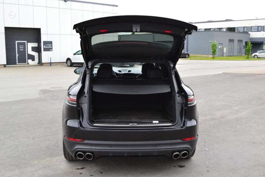 Black Porsche Cayenne 2018 in Parnu, with an engine capacity of 2.89 L and mileage of 196 thousand km for 36900 €, photo 18 on AUTOMOTO.COM.LV