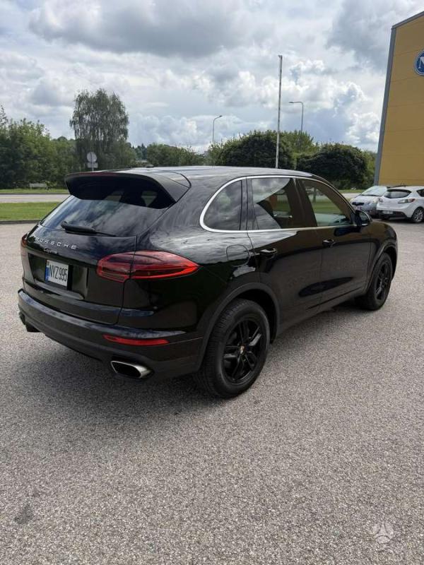 Black Porsche Cayenne 2018 in Kaunas, with an engine capacity of 3.60 L and mileage of 123 thousand km for 17800 €, photo 5 on AUTOMOTO.COM.LV