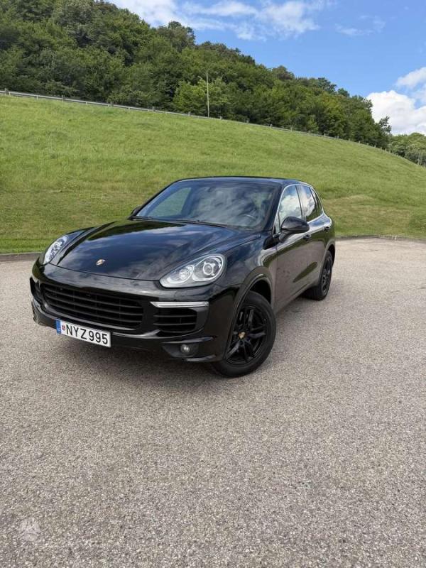Black Porsche Cayenne 2018 in Kaunas, with an engine capacity of 3.60 L and mileage of 123 thousand km for 17800 €, photo 7 on AUTOMOTO.COM.LV