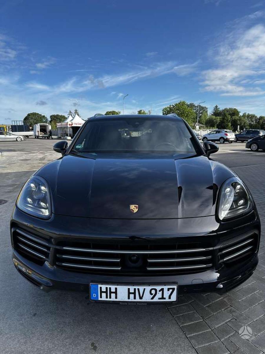 Black Porsche Cayenne 2018 in Klaipeda, with an engine capacity of 2.89 L and mileage of 256 thousand km for 33500 €, photo 1 on AUTOMOTO.COM.LV