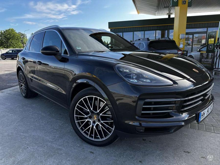 Black Porsche Cayenne 2018 in Klaipeda, with an engine capacity of 2.89 L and mileage of 256 thousand km for 33500 €, photo 5 on AUTOMOTO.COM.LV