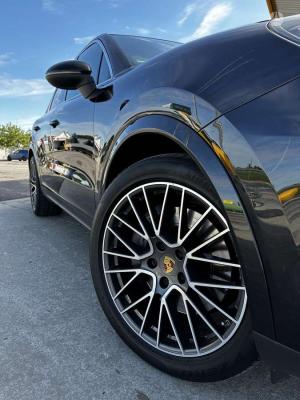 Black Porsche Cayenne 2018 in Klaipeda, with an engine capacity of 2.89 L and mileage of 256 thousand km for 33500 €, photo 6 on AUTOMOTO.COM.LV