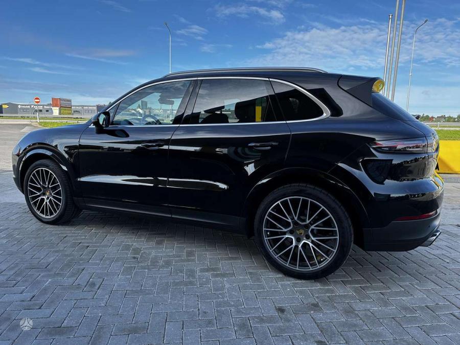 Black Porsche Cayenne 2018 in Klaipeda, with an engine capacity of 2.89 L and mileage of 256 thousand km for 33500 €, photo 7 on AUTOMOTO.COM.LV