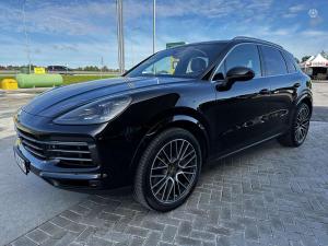 Black Porsche Cayenne 2018 in Klaipeda, with an engine capacity of 2.89 L and mileage of 256 thousand km for 33500 €, photo 8 on AUTOMOTO.COM.LV