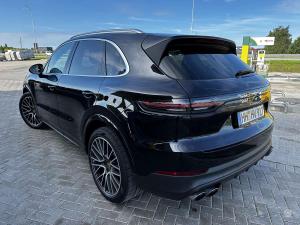 Black Porsche Cayenne 2018 in Klaipeda, with an engine capacity of 2.89 L and mileage of 256 thousand km for 33500 €, photo 10 on AUTOMOTO.COM.LV