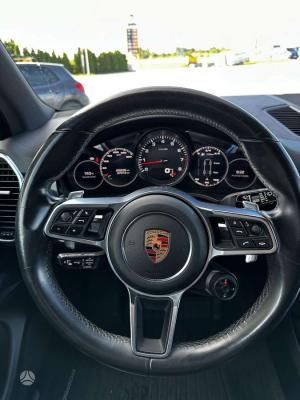Black Porsche Cayenne 2018 in Klaipeda, with an engine capacity of 2.89 L and mileage of 256 thousand km for 33500 €, photo 12 on AUTOMOTO.COM.LV