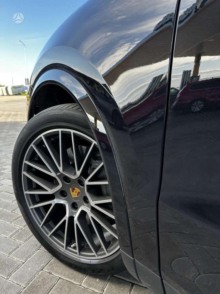 Black Porsche Cayenne 2018 in Klaipeda, with an engine capacity of 2.89 L and mileage of 256 thousand km for 33500 €, photo 20 on AUTOMOTO.COM.LV