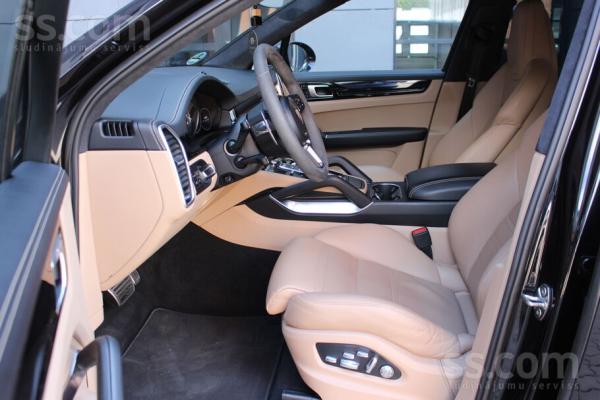 Black Porsche Cayenne 2018 in Riga, with an engine capacity of 4.00 L and mileage of 77 thousand km for 57800 €, photo 6 on AUTOMOTO.COM.LV