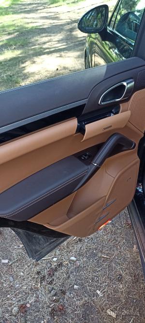 Melns Porsche Cayenne 2018 Tartu, ar dzinēja tilpumu 3.00 L un nobraukumu 140 tūkst. km par 45000 €, foto 10 vietnē AUTOMOTO.COM.LV