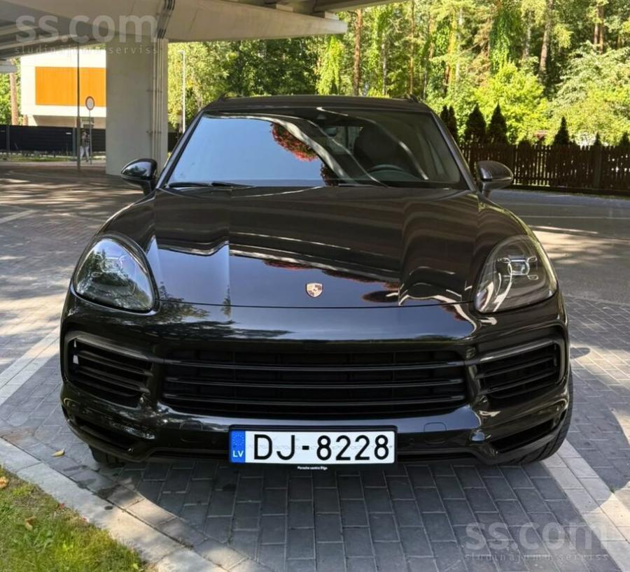 Black Porsche Cayenne 2018 in Jurmala, with an engine capacity of 3.00 L and mileage of 110 thousand km for 42400 €, photo 1 on AUTOMOTO.COM.LV