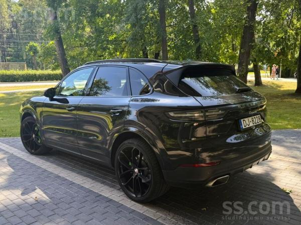 Black Porsche Cayenne 2018 in Jurmala, with an engine capacity of 3.00 L and mileage of 110 thousand km for 42400 €, photo 2 on AUTOMOTO.COM.LV