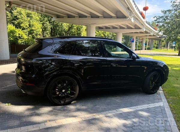 Black Porsche Cayenne 2018 in Jurmala, with an engine capacity of 3.00 L and mileage of 110 thousand km for 42400 €, photo 3 on AUTOMOTO.COM.LV