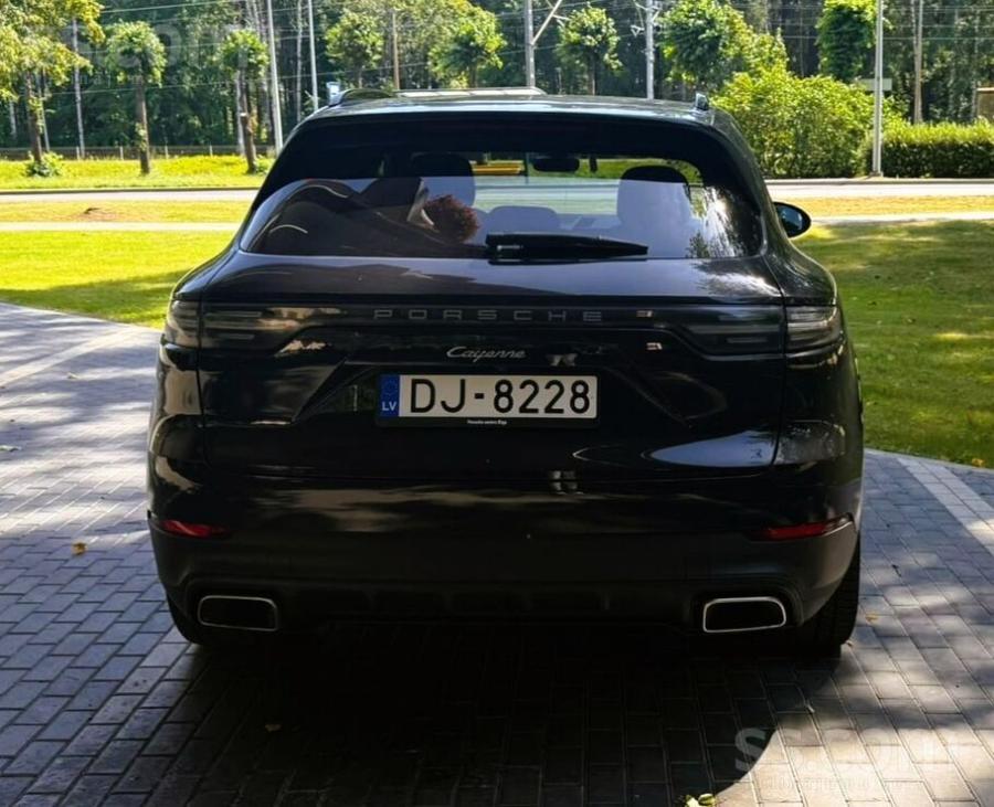 Black Porsche Cayenne 2018 in Jurmala, with an engine capacity of 3.00 L and mileage of 110 thousand km for 42400 €, photo 5 on AUTOMOTO.COM.LV