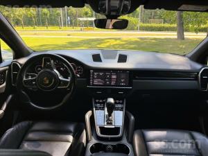 Black Porsche Cayenne 2018 in Jurmala, with an engine capacity of 3.00 L and mileage of 110 thousand km for 42400 €, photo 6 on AUTOMOTO.COM.LV