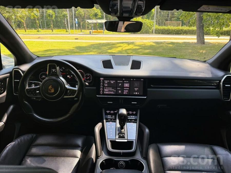 Black Porsche Cayenne 2018 in Jurmala, with an engine capacity of 3.00 L and mileage of 110 thousand km for 42400 €, photo 6 on AUTOMOTO.COM.LV