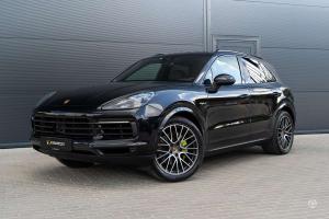 Black Porsche Cayenne 2018 in Vilnius, with an engine capacity of 3.00 L and mileage of 178 thousand km for 39950 €, photo  on AUTOMOTO.COM.LV