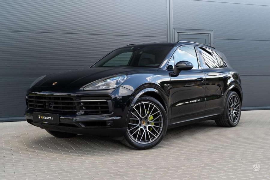 Black Porsche Cayenne 2018 in Vilnius, with an engine capacity of 3.00 L and mileage of 178 thousand km for 39950 €, photo 1 on AUTOMOTO.COM.LV