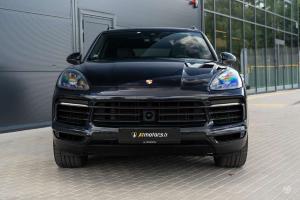 Black Porsche Cayenne 2018 in Vilnius, with an engine capacity of 3.00 L and mileage of 178 thousand km for 39950 €, photo 4 on AUTOMOTO.COM.LV