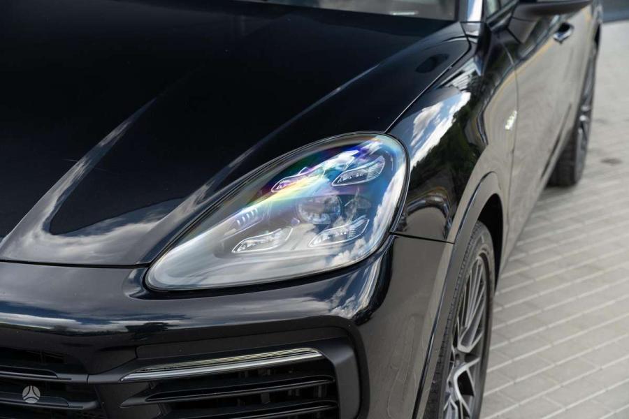 Black Porsche Cayenne 2018 in Vilnius, with an engine capacity of 3.00 L and mileage of 178 thousand km for 39950 €, photo 6 on AUTOMOTO.COM.LV