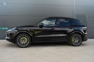 Black Porsche Cayenne 2018 in Vilnius, with an engine capacity of 3.00 L and mileage of 178 thousand km for 39950 €, photo 7 on AUTOMOTO.COM.LV