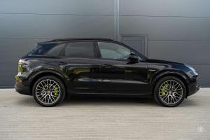Black Porsche Cayenne 2018 in Vilnius, with an engine capacity of 3.00 L and mileage of 178 thousand km for 39950 €, photo 9 on AUTOMOTO.COM.LV