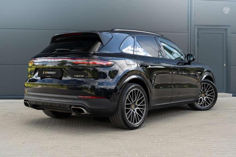 Black Porsche Cayenne 2018 in Vilnius, with an engine capacity of 3.00 L and mileage of 178 thousand km for 39950 €, photo 10 on AUTOMOTO.COM.LV