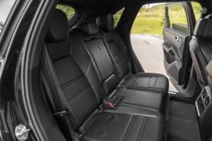 Black Porsche Cayenne 2018 in Vilnius, with an engine capacity of 3.00 L and mileage of 178 thousand km for 39950 €, photo 20 on AUTOMOTO.COM.LV