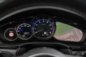 Black Porsche Cayenne 2018 in Vilnius, with an engine capacity of 3.00 L and mileage of 178 thousand km for 39950 €, photo 25 on AUTOMOTO.COM.LV