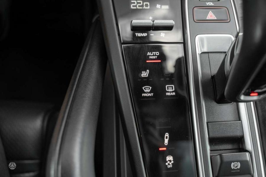 Black Porsche Cayenne 2018 in Vilnius, with an engine capacity of 3.00 L and mileage of 178 thousand km for 39950 €, photo 36 on AUTOMOTO.COM.LV
