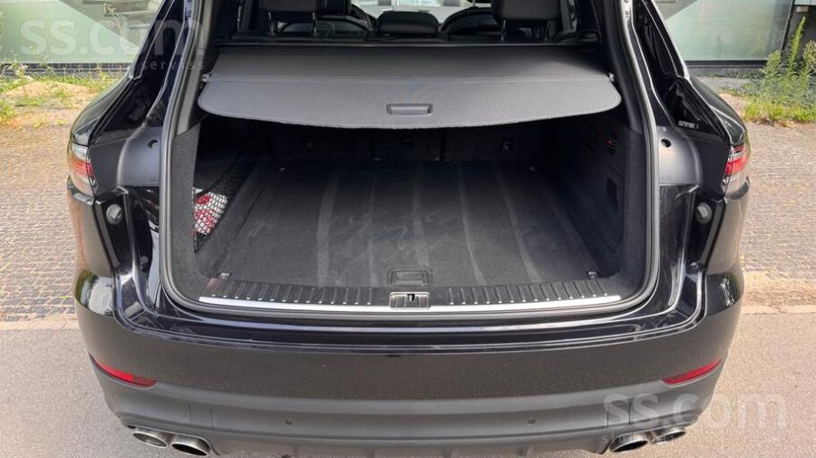 Melns Porsche Cayenne 2018 Rīga, ar dzinēja tilpumu 2.90 L un nobraukumu 127 tūkst. km par 49900 €, foto 14 vietnē AUTOMOTO.COM.LV