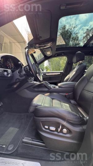 Melns Porsche Cayenne 2018 Rīga, ar dzinēja tilpumu 2.90 L un nobraukumu 127 tūkst. km par 49900 €, foto 17 vietnē AUTOMOTO.COM.LV