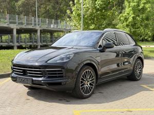 Melns Porsche Cayenne 2018 Viļņa, ar dzinēja tilpumu 3.00 L un nobraukumu 180 tūkst. km par 40399 €, foto  vietnē AUTOMOTO.COM.LV