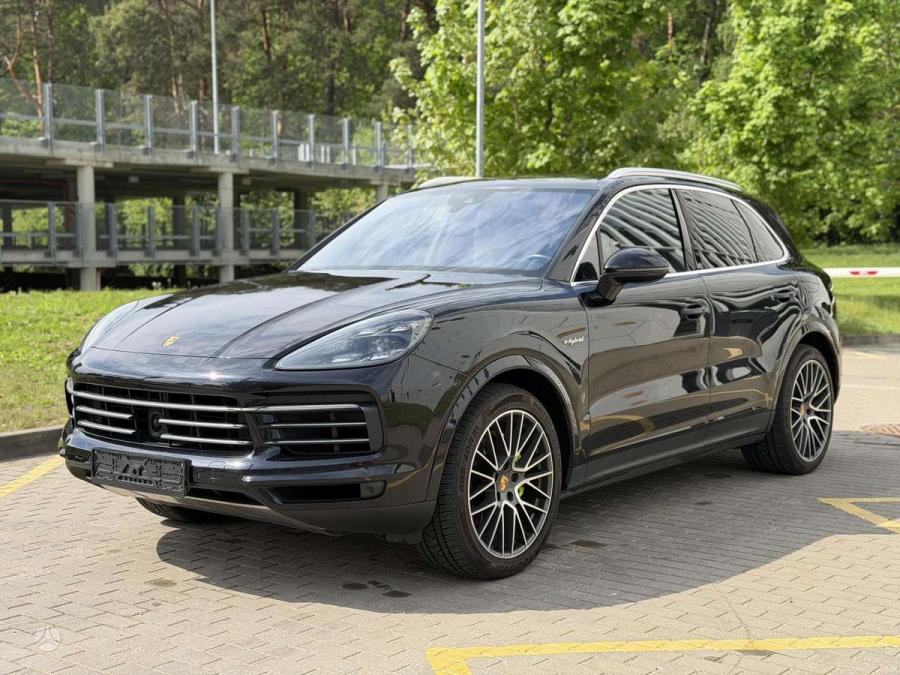 Melns Porsche Cayenne 2018 Viļņa, ar dzinēja tilpumu 3.00 L un nobraukumu 180 tūkst. km par 40399 €, foto 1 vietnē AUTOMOTO.COM.LV