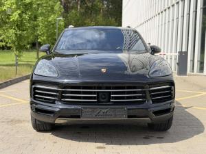 Melns Porsche Cayenne 2018 Viļņa, ar dzinēja tilpumu 3.00 L un nobraukumu 180 tūkst. km par 40399 €, foto 3 vietnē AUTOMOTO.COM.LV