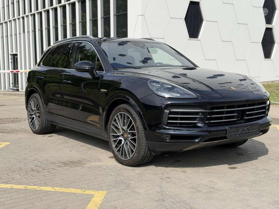 Melns Porsche Cayenne 2018 Viļņa, ar dzinēja tilpumu 3.00 L un nobraukumu 180 tūkst. km par 40399 €, foto 4 vietnē AUTOMOTO.COM.LV