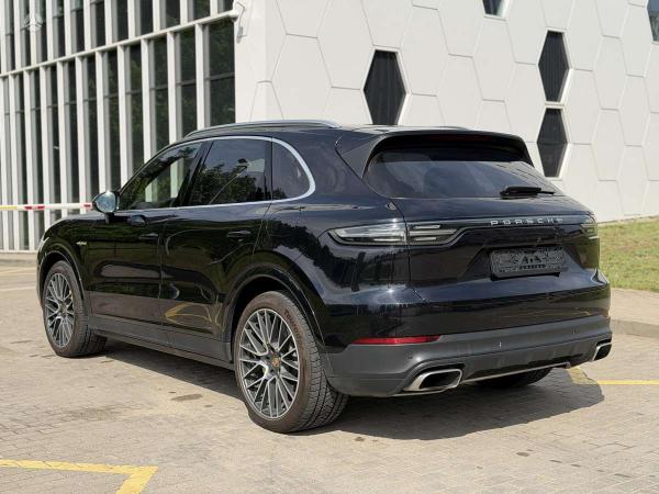 Melns Porsche Cayenne 2018 Viļņa, ar dzinēja tilpumu 3.00 L un nobraukumu 180 tūkst. km par 40399 €, foto 6 vietnē AUTOMOTO.COM.LV