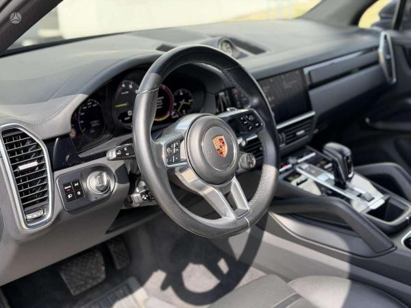 Melns Porsche Cayenne 2018 Viļņa, ar dzinēja tilpumu 3.00 L un nobraukumu 180 tūkst. km par 40399 €, foto 7 vietnē AUTOMOTO.COM.LV